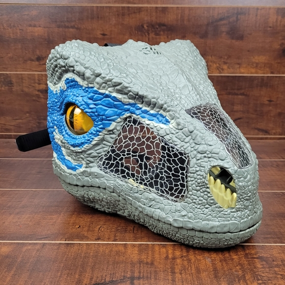 Jurassic World | Toys | Jurassic World Chomp N Roar Blue Velociraptor ...
